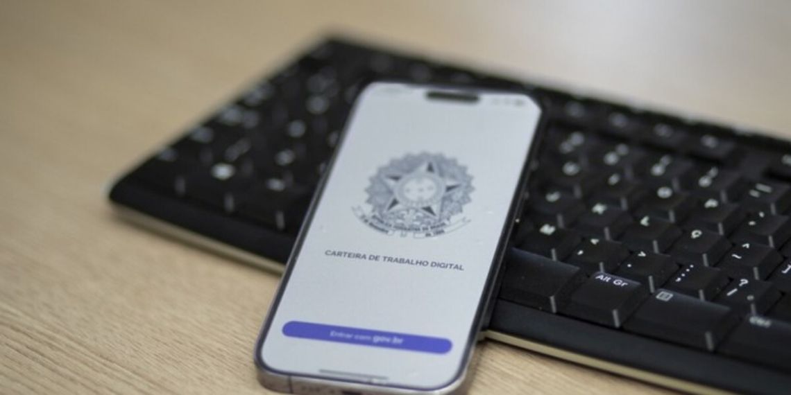 Desemprego cai a 5,2% e atinge menor nível da história, aponta IBGE ...